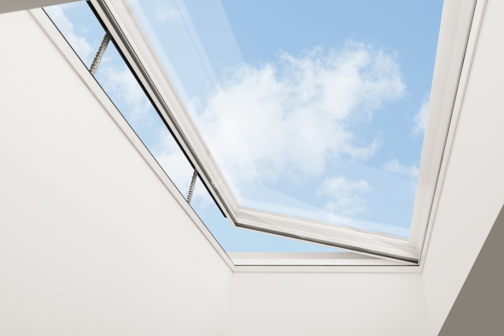 Velux Solar Curved Glass Roof Window - LB Supplies